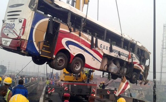 Nigerian Bus Plunges Into Lagos Canal - allAfrica.com
