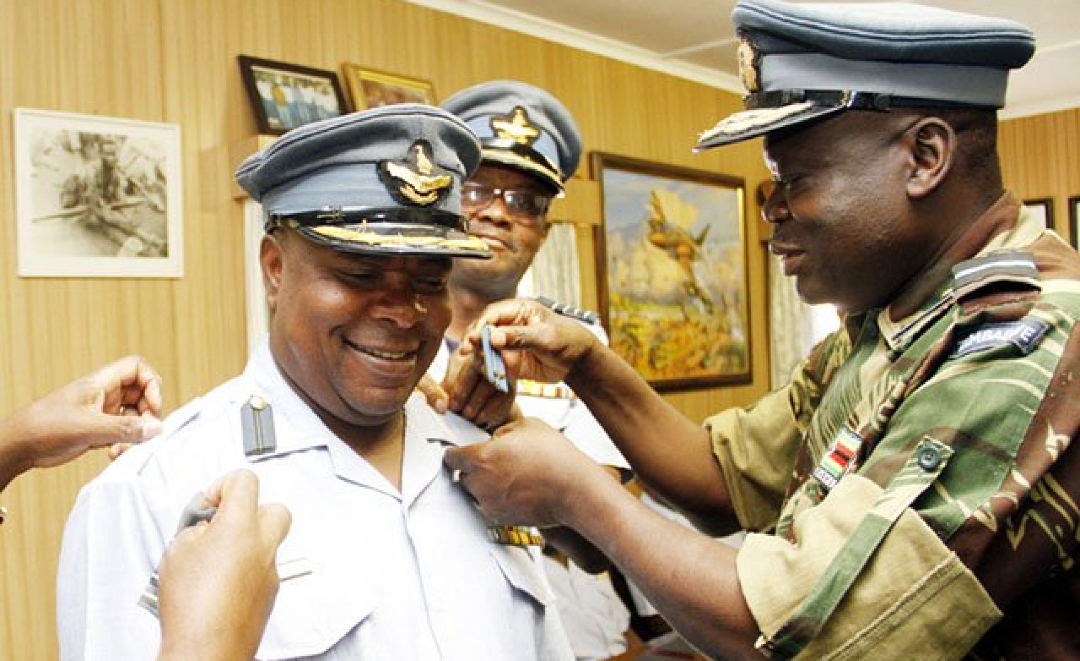 Zimbabwe: President Promotes 25 Air Force Officers - allAfrica.com